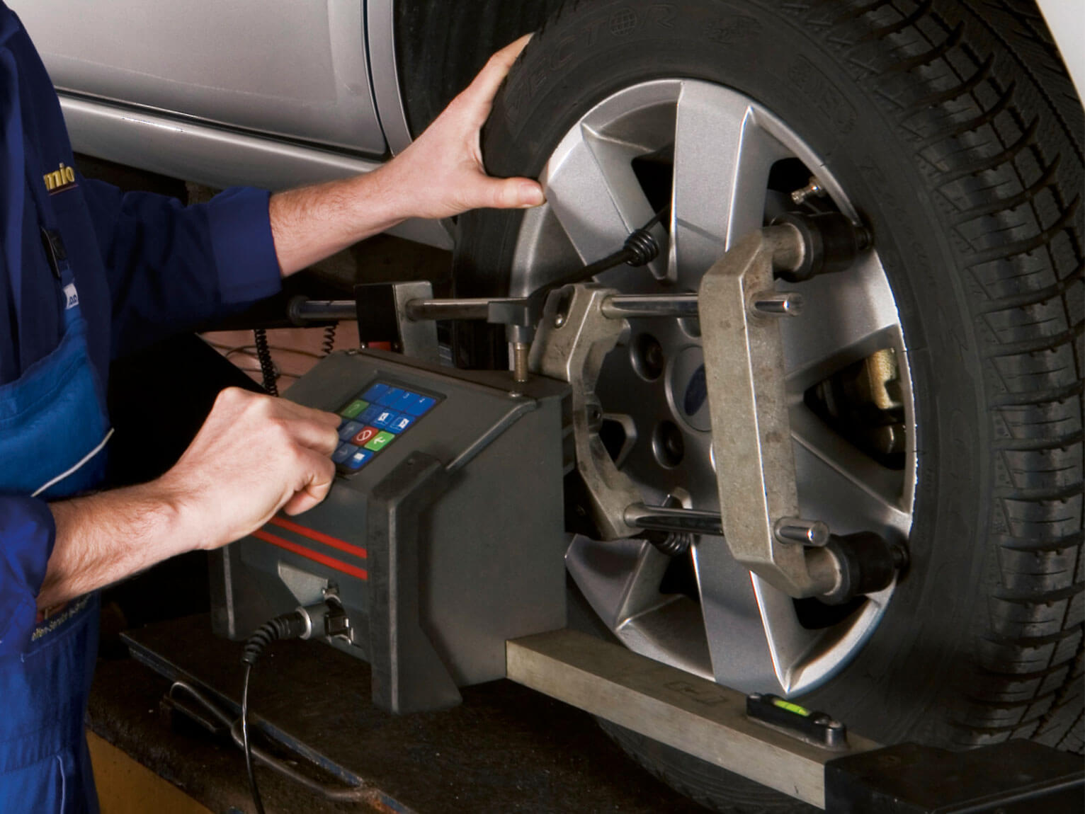 How To Rotate Your Tyres For Best Wear | Goodyear Tyres